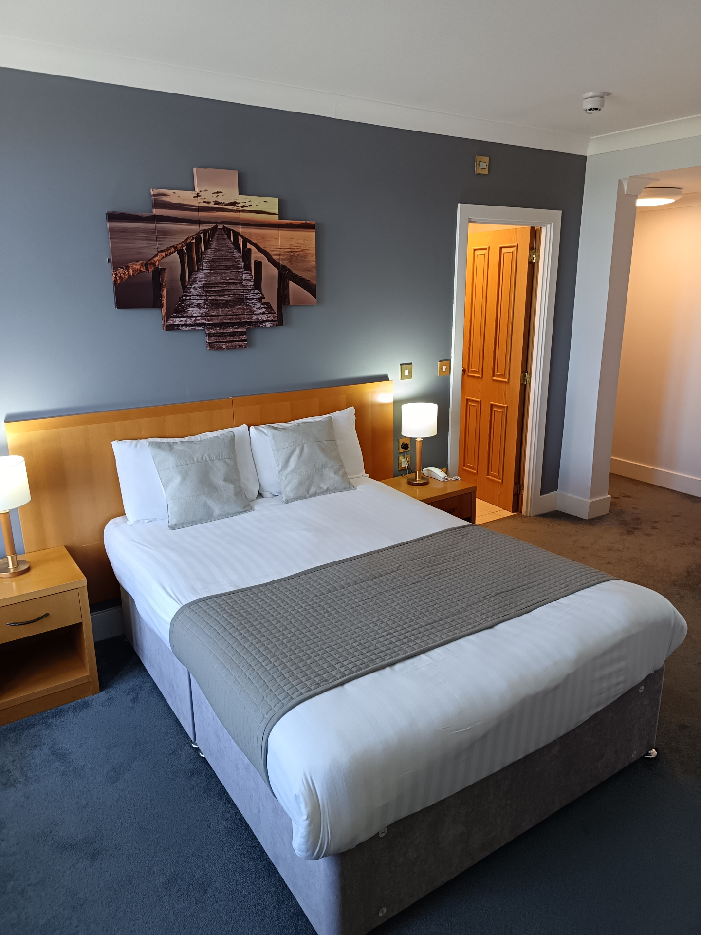 The Carousel Hotel - Luxury Accommodations & Exceptional Service